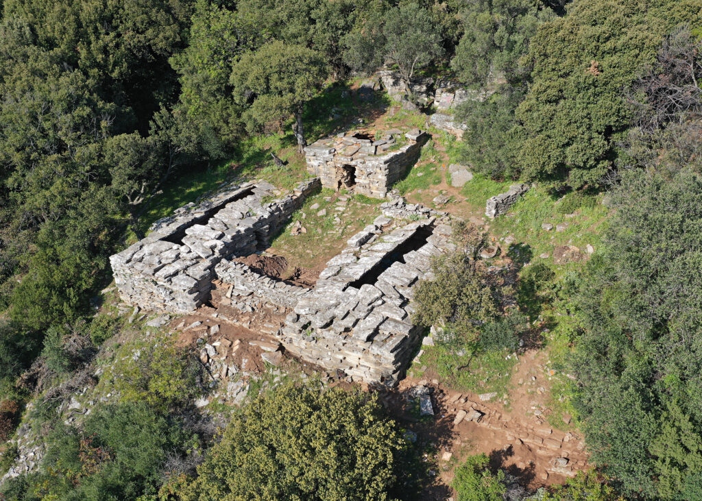 The enigmatic dragon houses of Euboea - ESAG